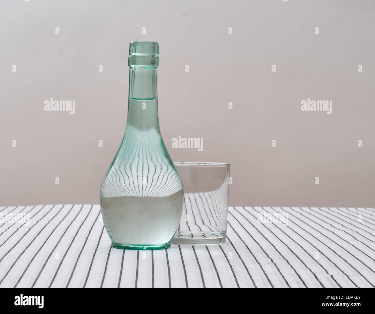 Optical illusion refraction hi-res stock photography and images - Alamy