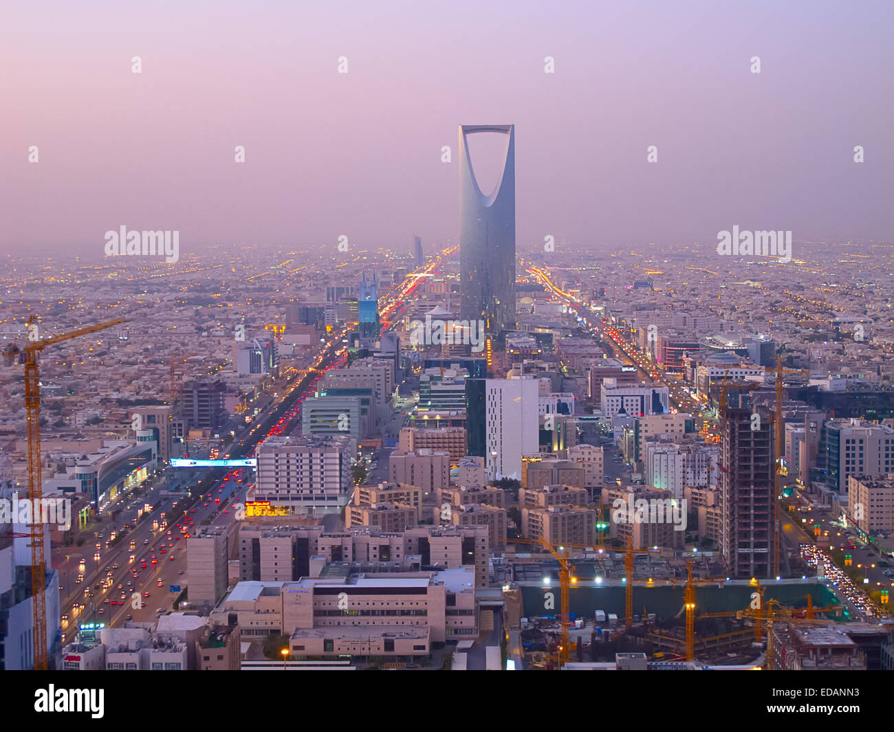 RIYADH - DECEMBER 22: Kingdom tower on December 22, 2009 in Riyadh ...