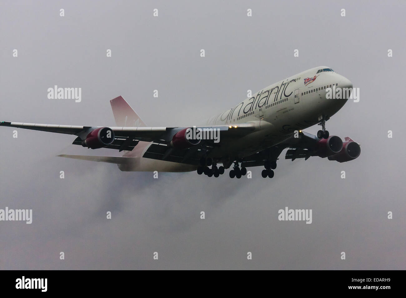 Boeing 747 landing flaps hi-res stock photography and images - Alamy