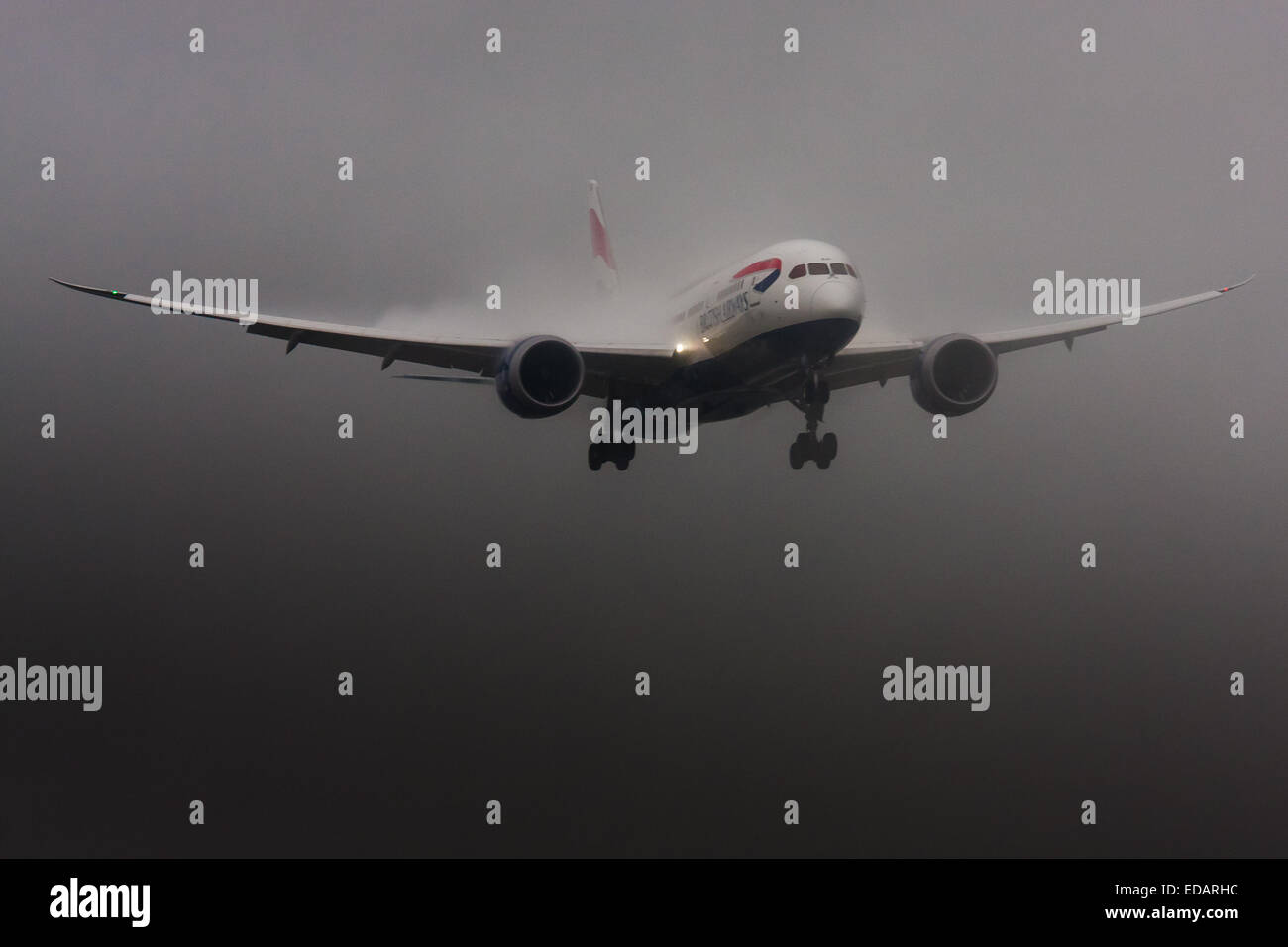 787 dreamliner lights hi-res stock photography and images - Alamy