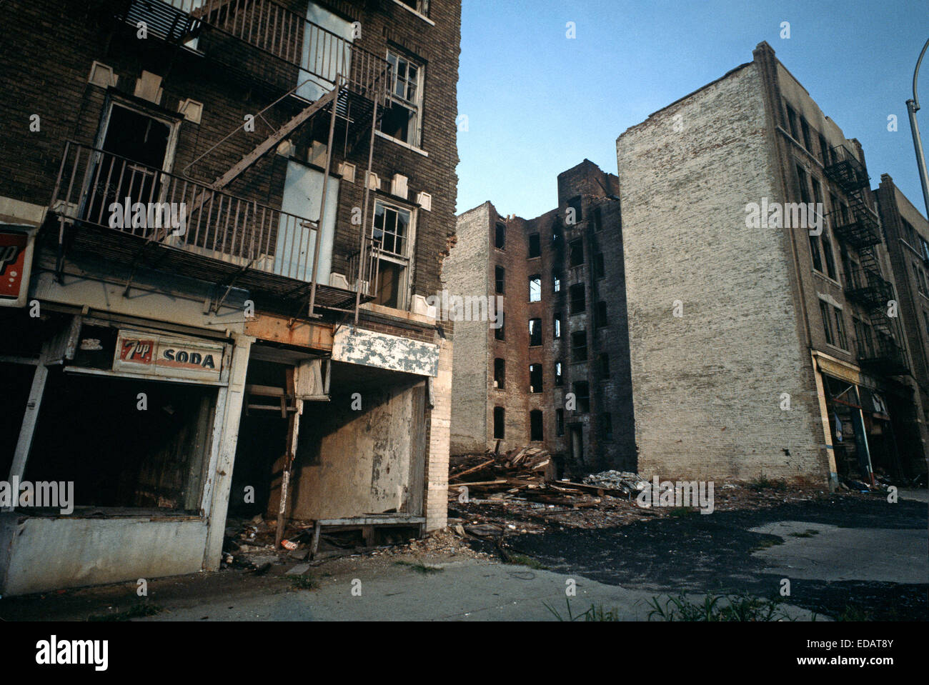 USA, SOUTH BRONX, NEW YORK CITY - AUGUST 1977. Abandoned burnt-out ...