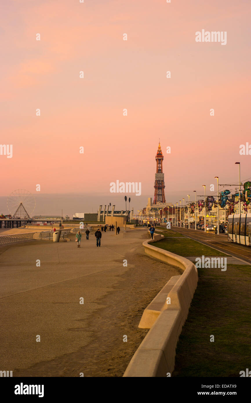 Blackpool, UK. 4th Jan 2015. A beautiful end to the day in Blackpool ...