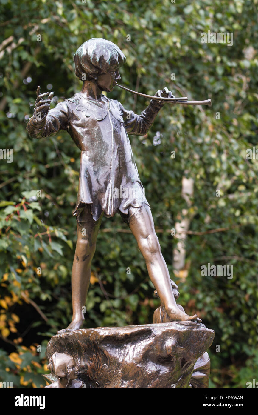 Peter pan statue hi-res stock photography and images - Alamy