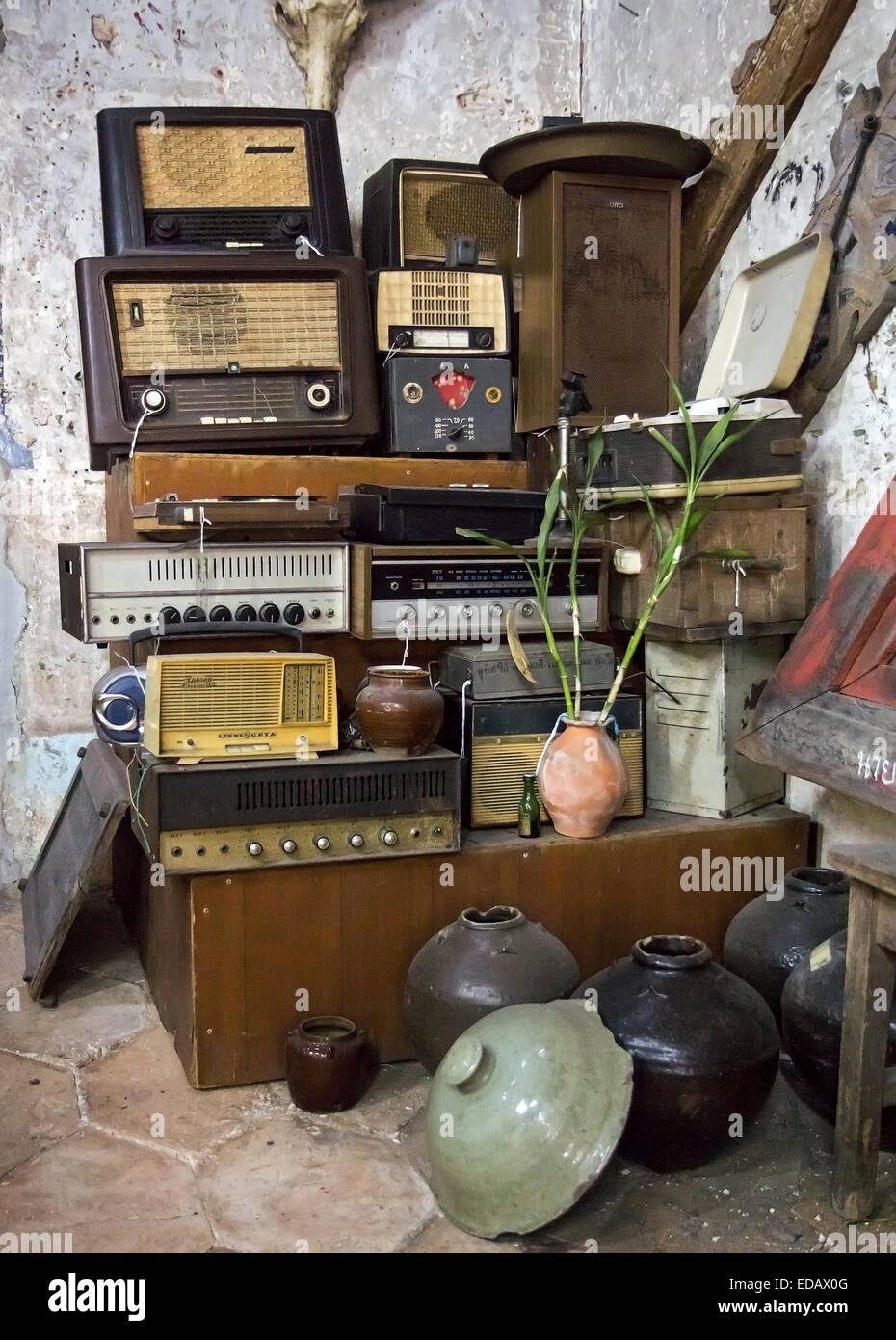 Radio signal generator hi-res stock photography and images - Alamy