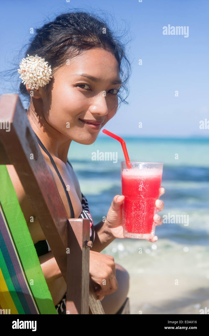 Beach cocktail party hi-res stock photography and images - Alamy