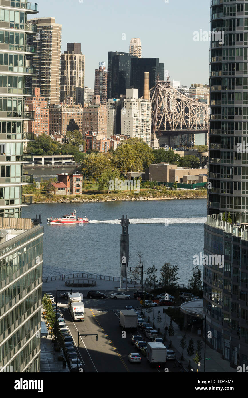 Nypd police boat hi-res stock photography and images - Alamy