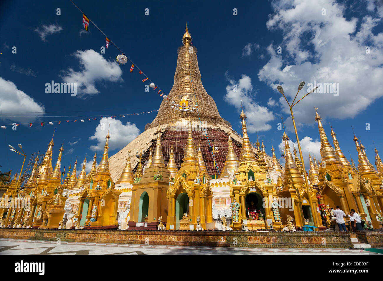 Shwedagon pagoda myanmar hi-res stock photography and images - Alamy