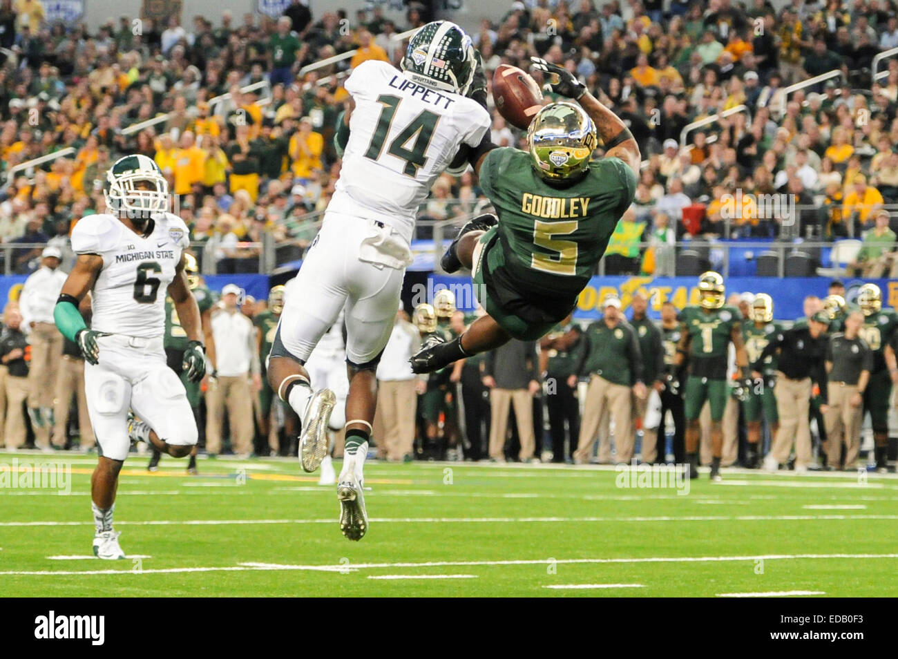 Michigan State linebacker Mylan Hicks (6) watches as Tony Lippett (14 ...
