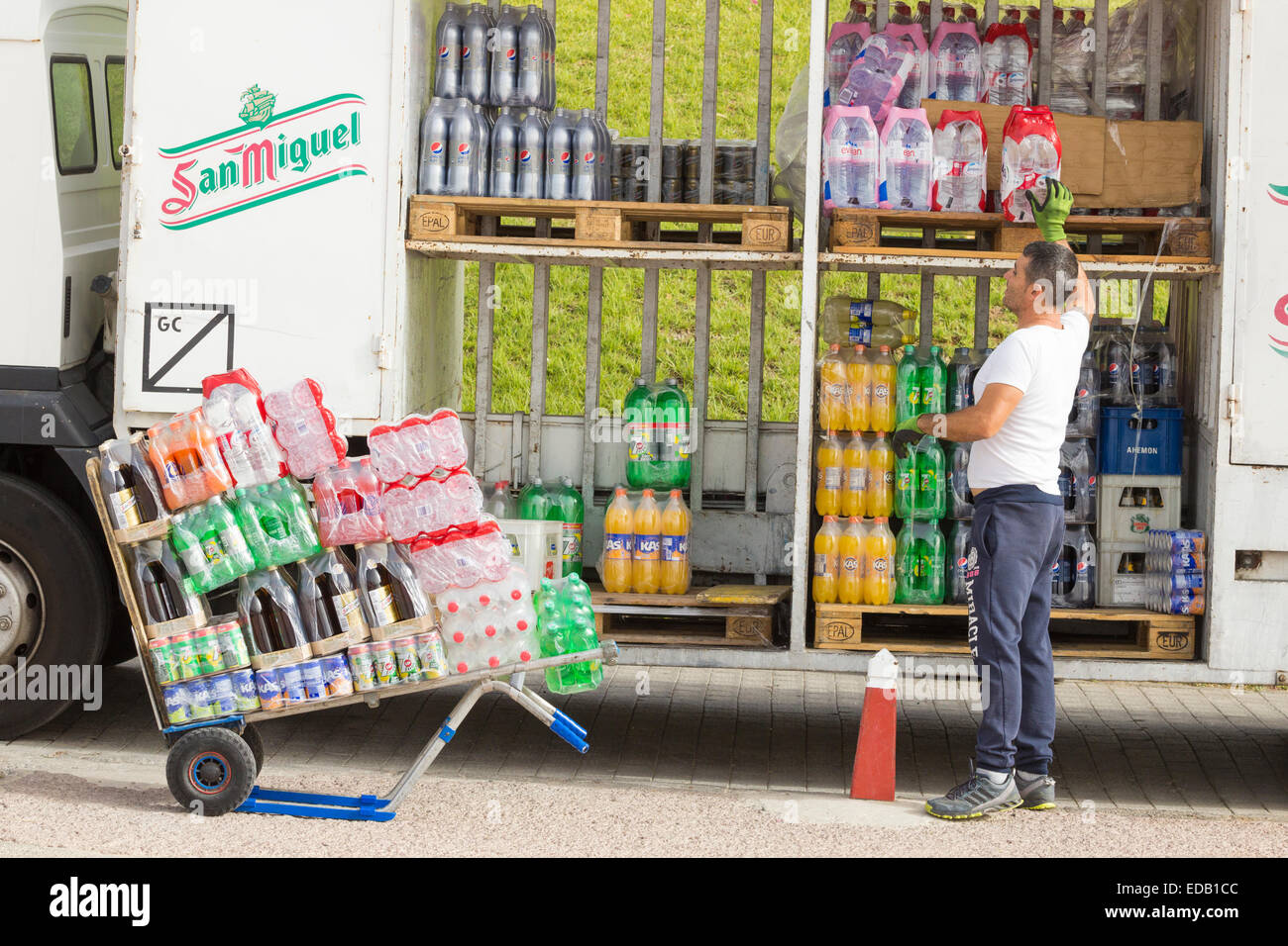 Delivering drinks hi-res stock photography and images - Alamy