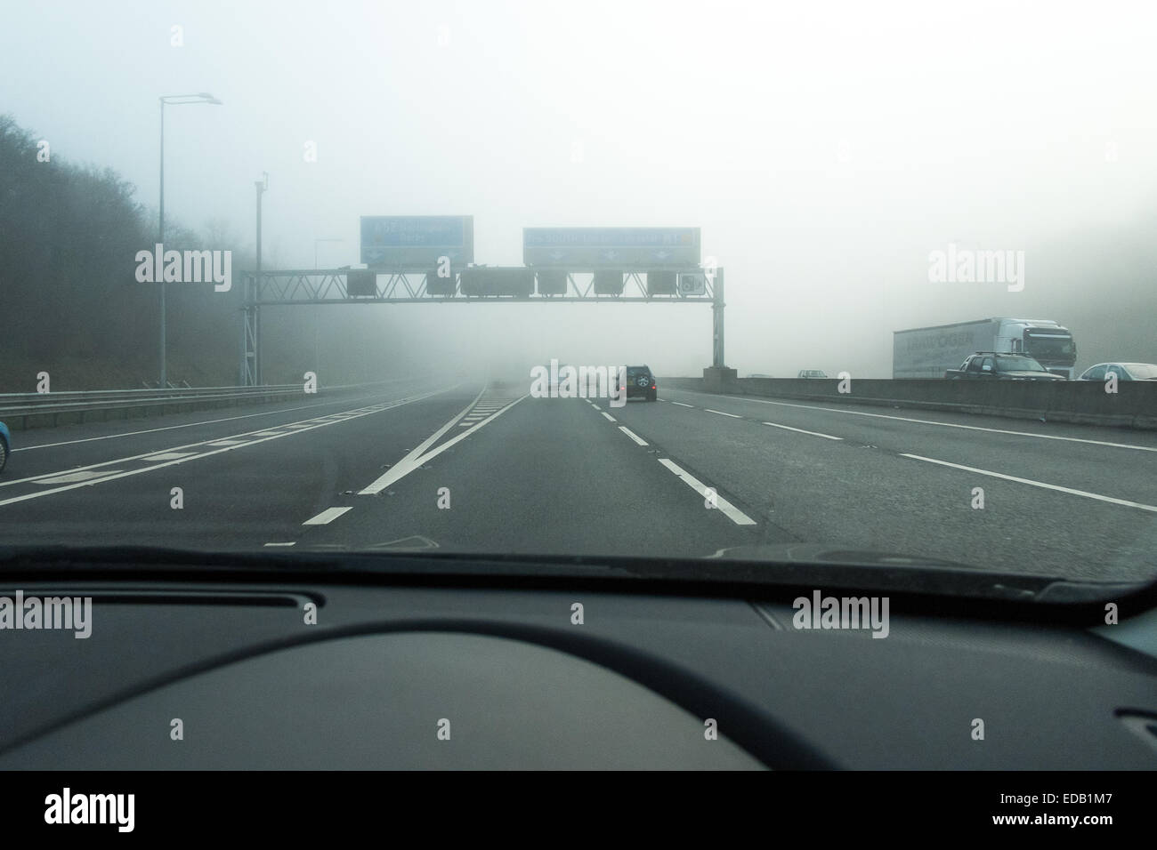 Fog m1 motorway weather hi-res stock photography and images - Alamy