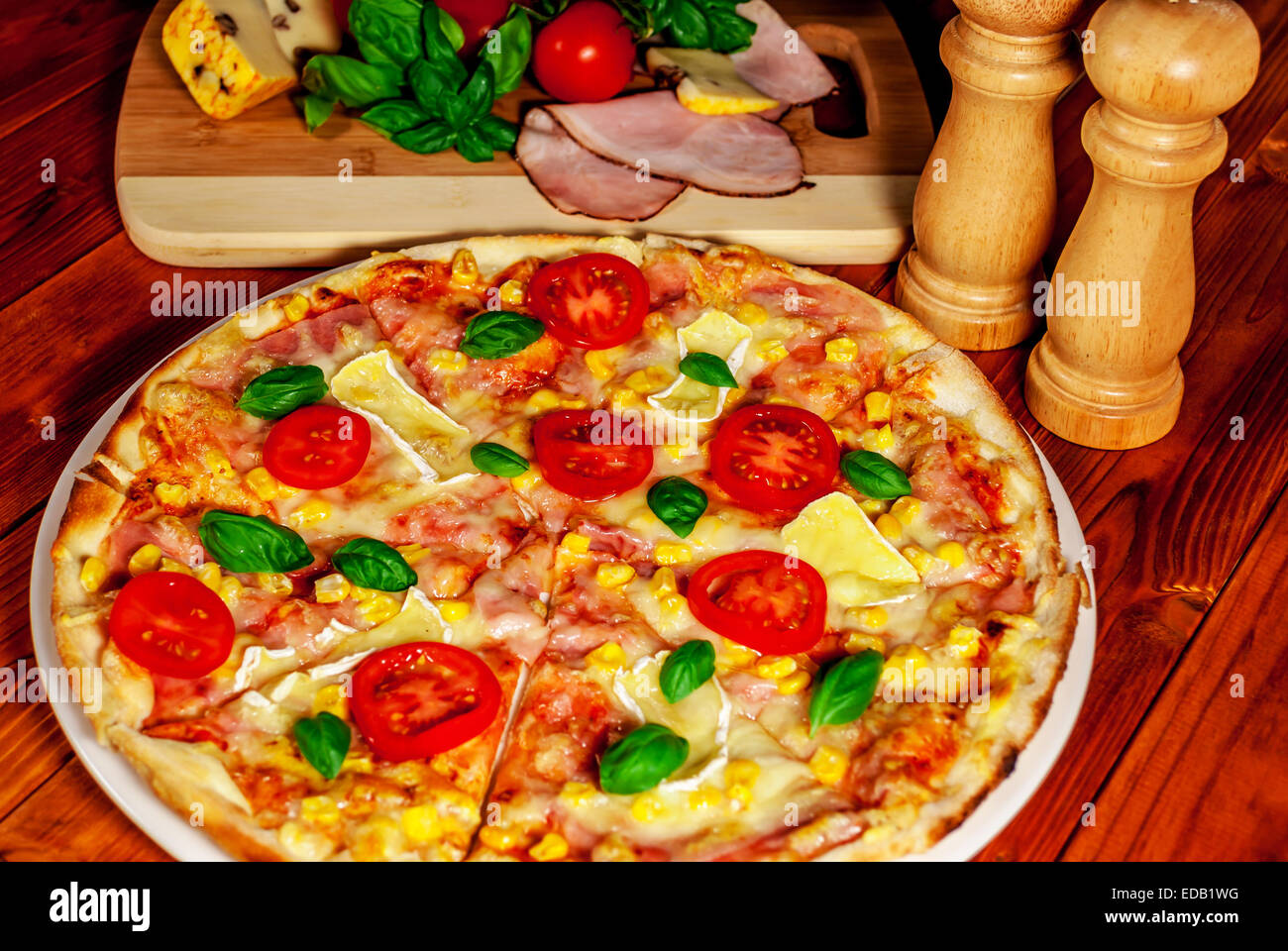 Italian traditional pizza with chesse and tomato Stock Photo - Alamy