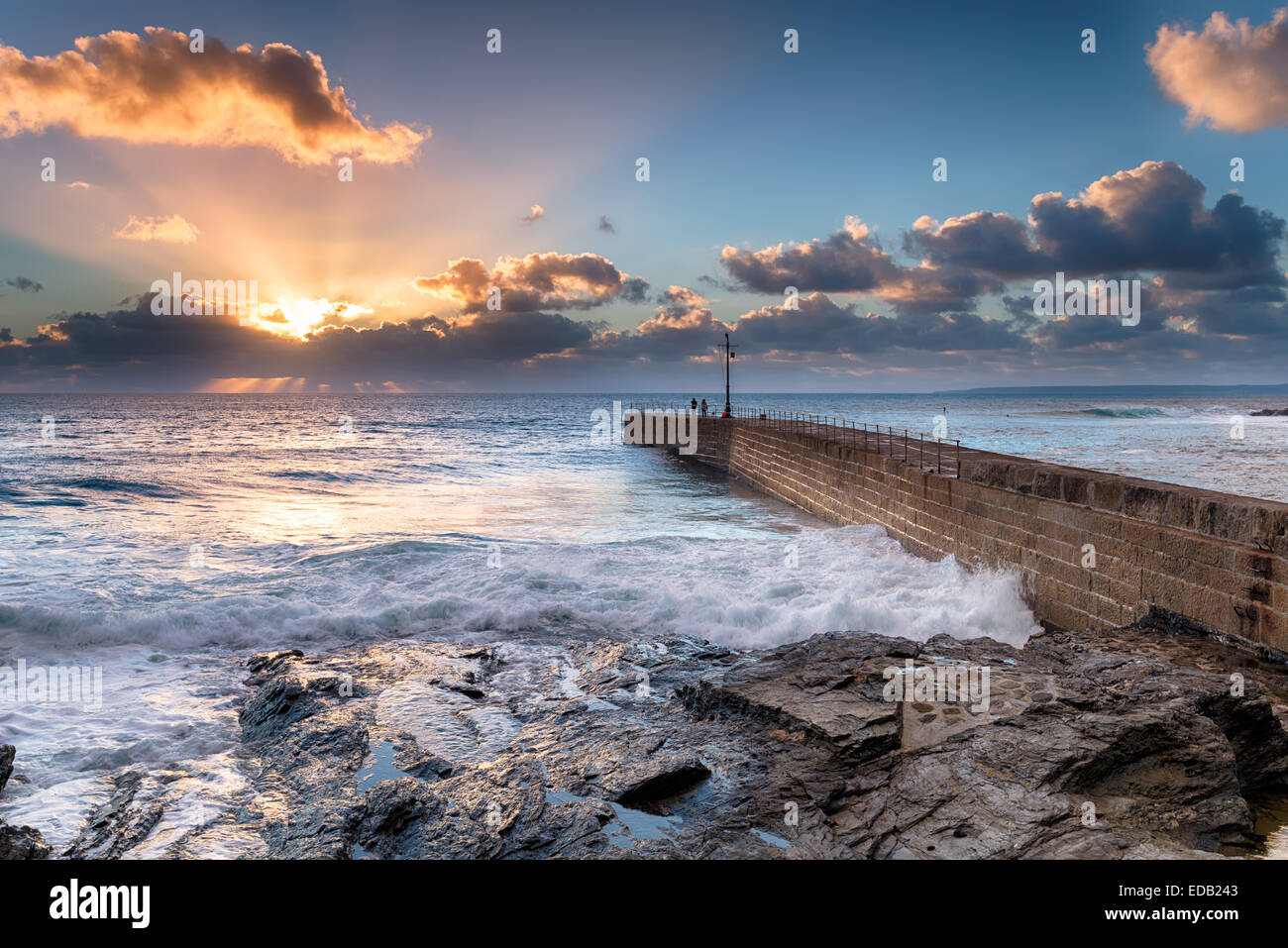 Golden sun rays hi-res stock photography and images - Alamy