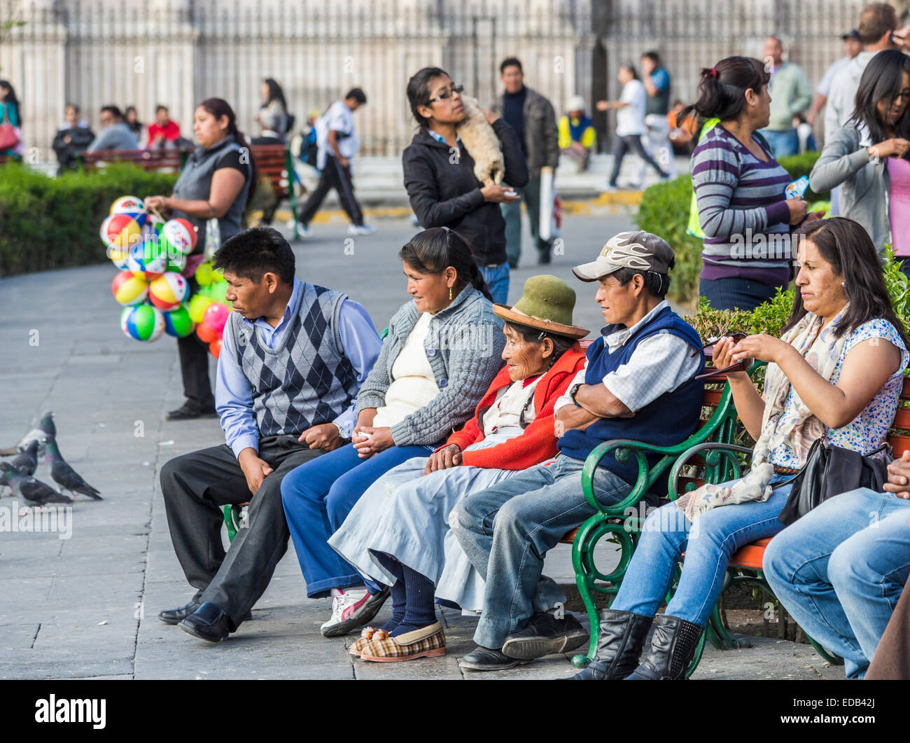 Crowded plaza hi-res stock photography and images - Alamy