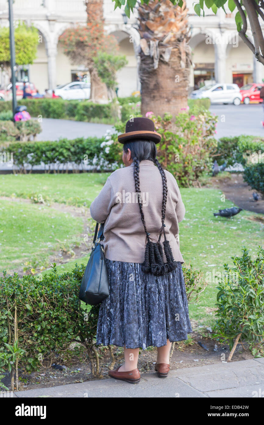 Peruvian woman old woman hi-res stock photography and images - Alamy