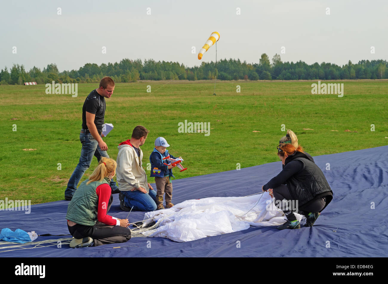 Parachutists - 2014. Packing of parachutes Stock Photo - Alamy