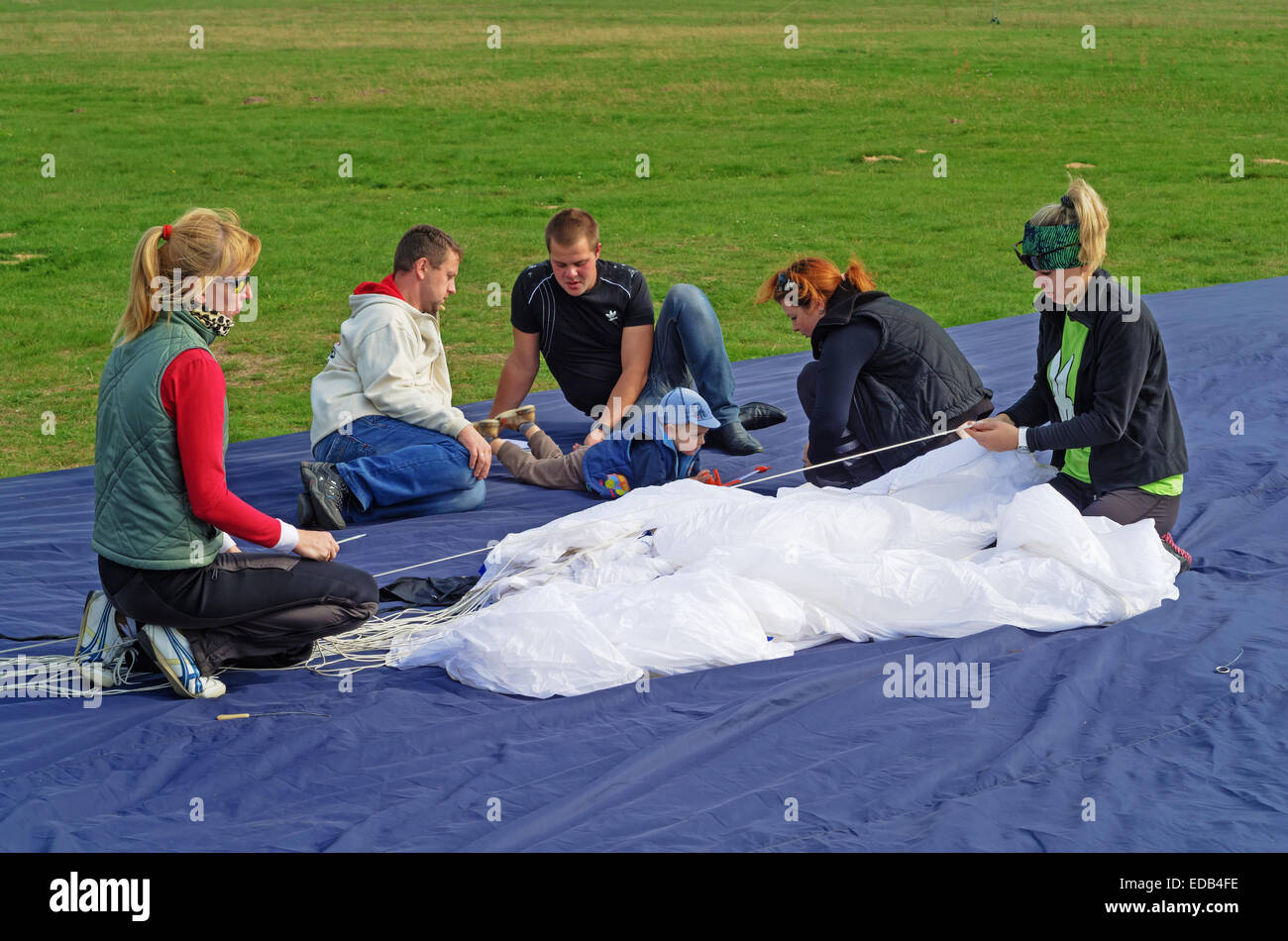 Parachutists - 2014. Packing of parachutes Stock Photo - Alamy