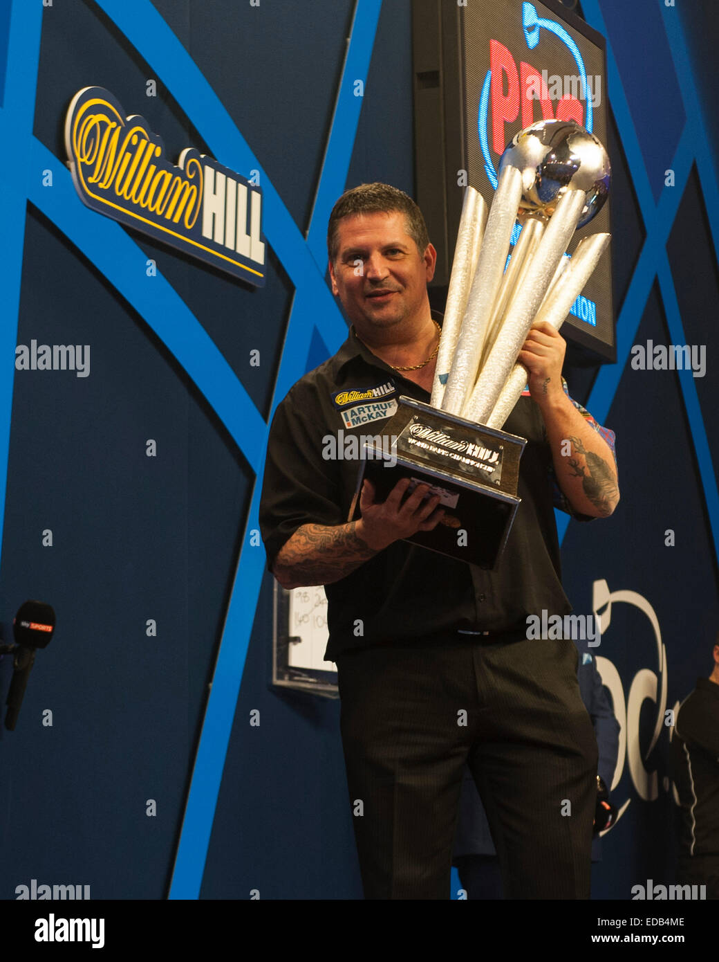 Pdc world championship trophy hi-res stock photography and images - Alamy