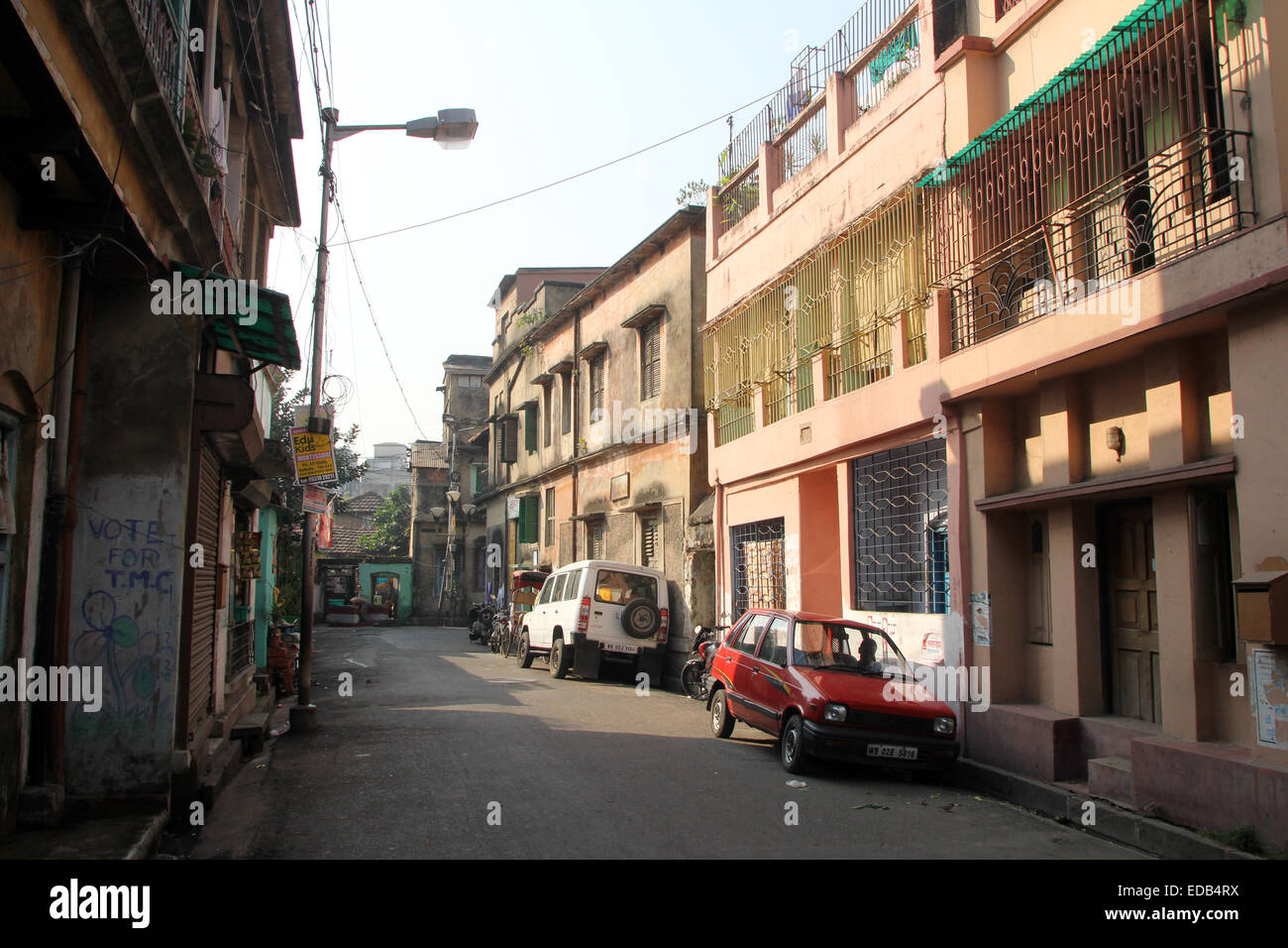 Kolkata street hi-res stock photography and images - Alamy
