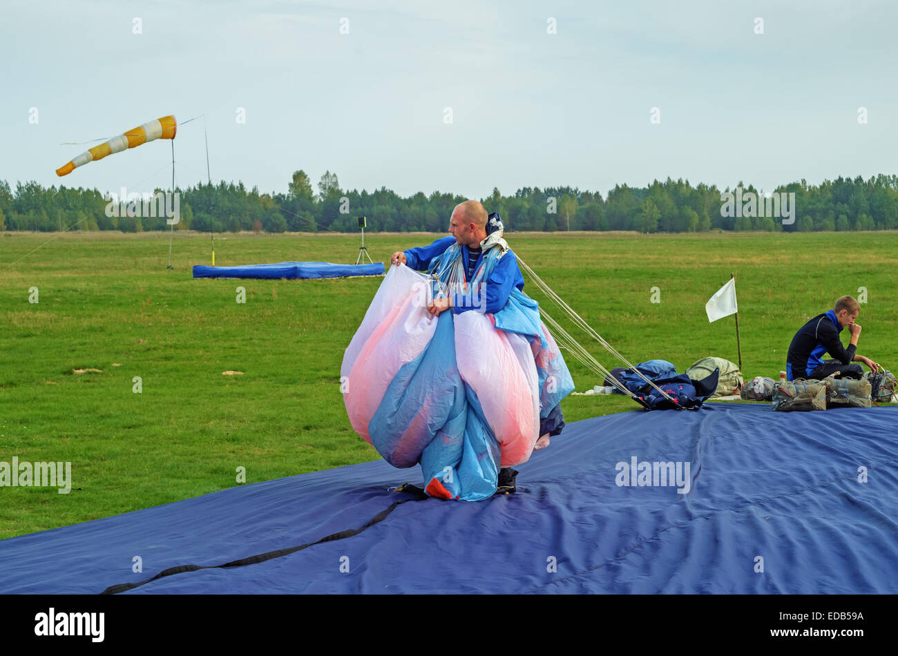 Parachutists - 2014. Packing of parachutes Stock Photo - Alamy
