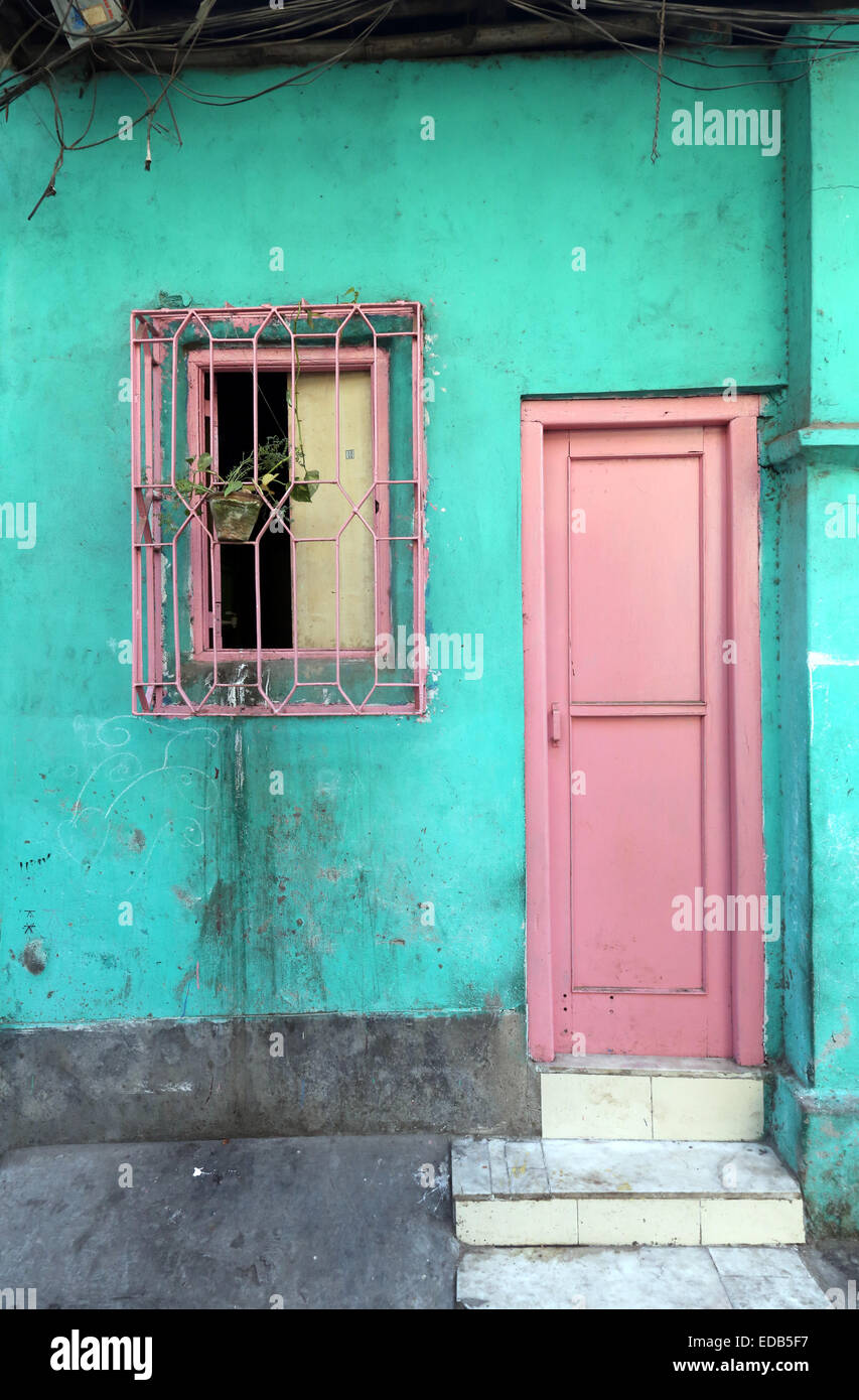 Colorful Indian house. Bright green building in Kolkata, West Bengal ...