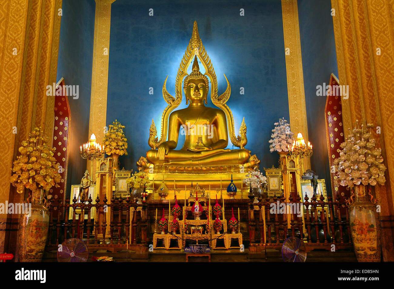 Gold Buddha statue at Wat Benchamabopitr, the Marble Temple, Bangkok ...