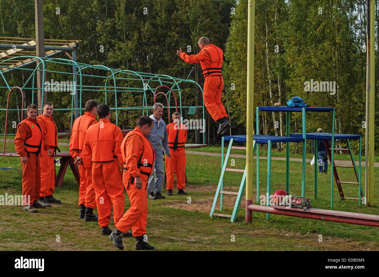 Parachutists - 2014. Training of beginning parachutists Stock Photo - Alamy