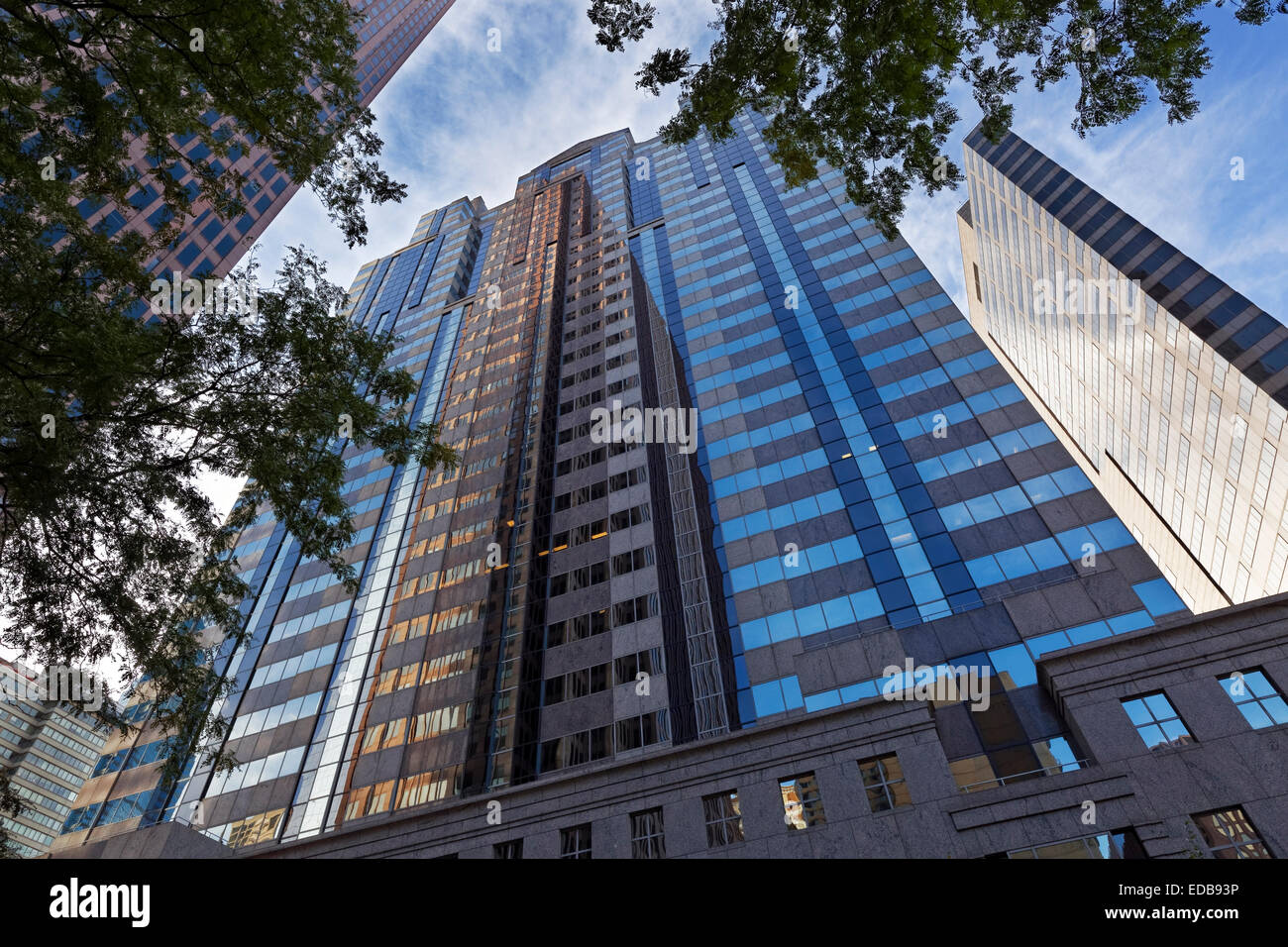 Looking up office buildings hi-res stock photography and images - Alamy