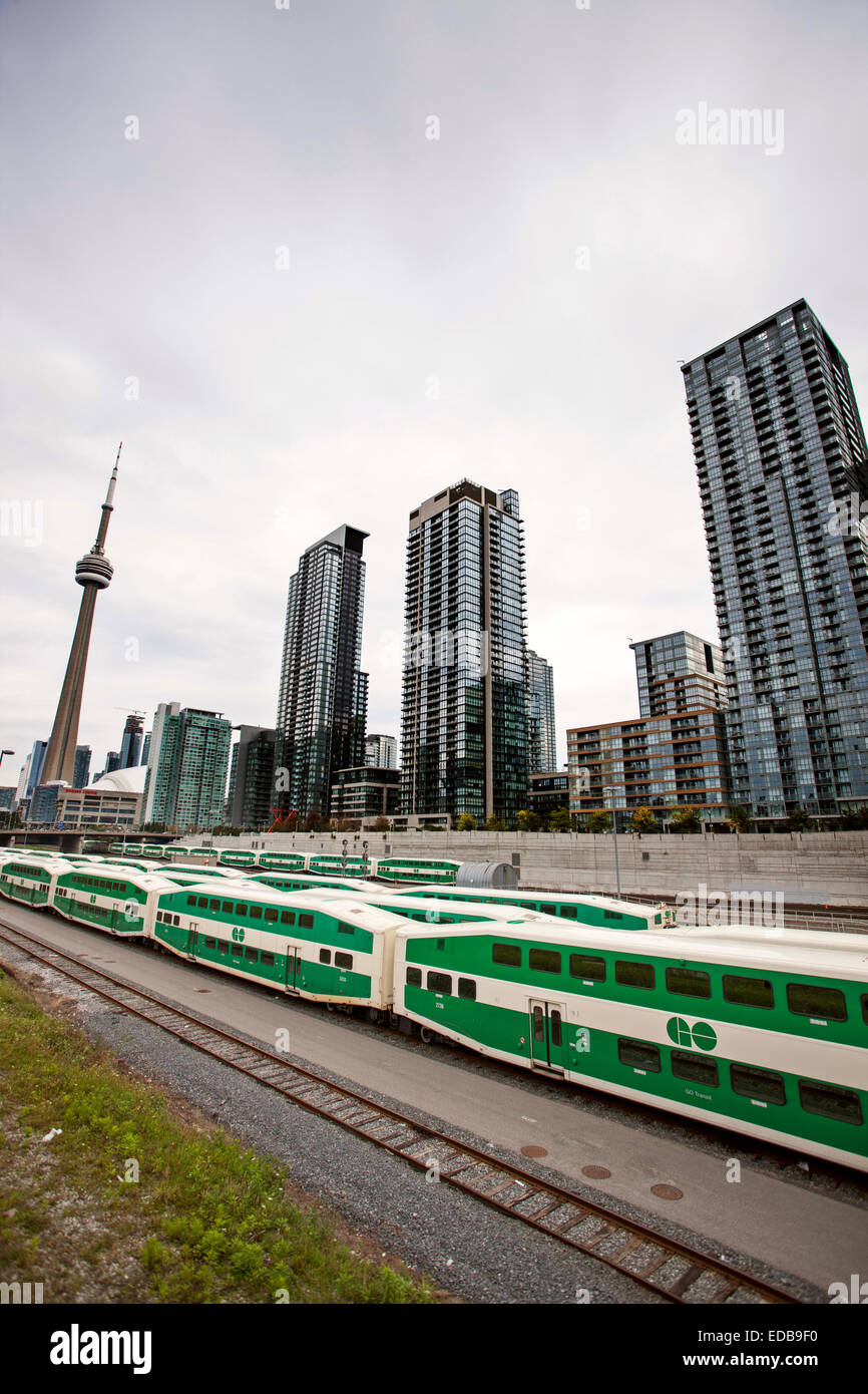 Daytime Photos of Toronto Ontario buildings downtown go train and ...