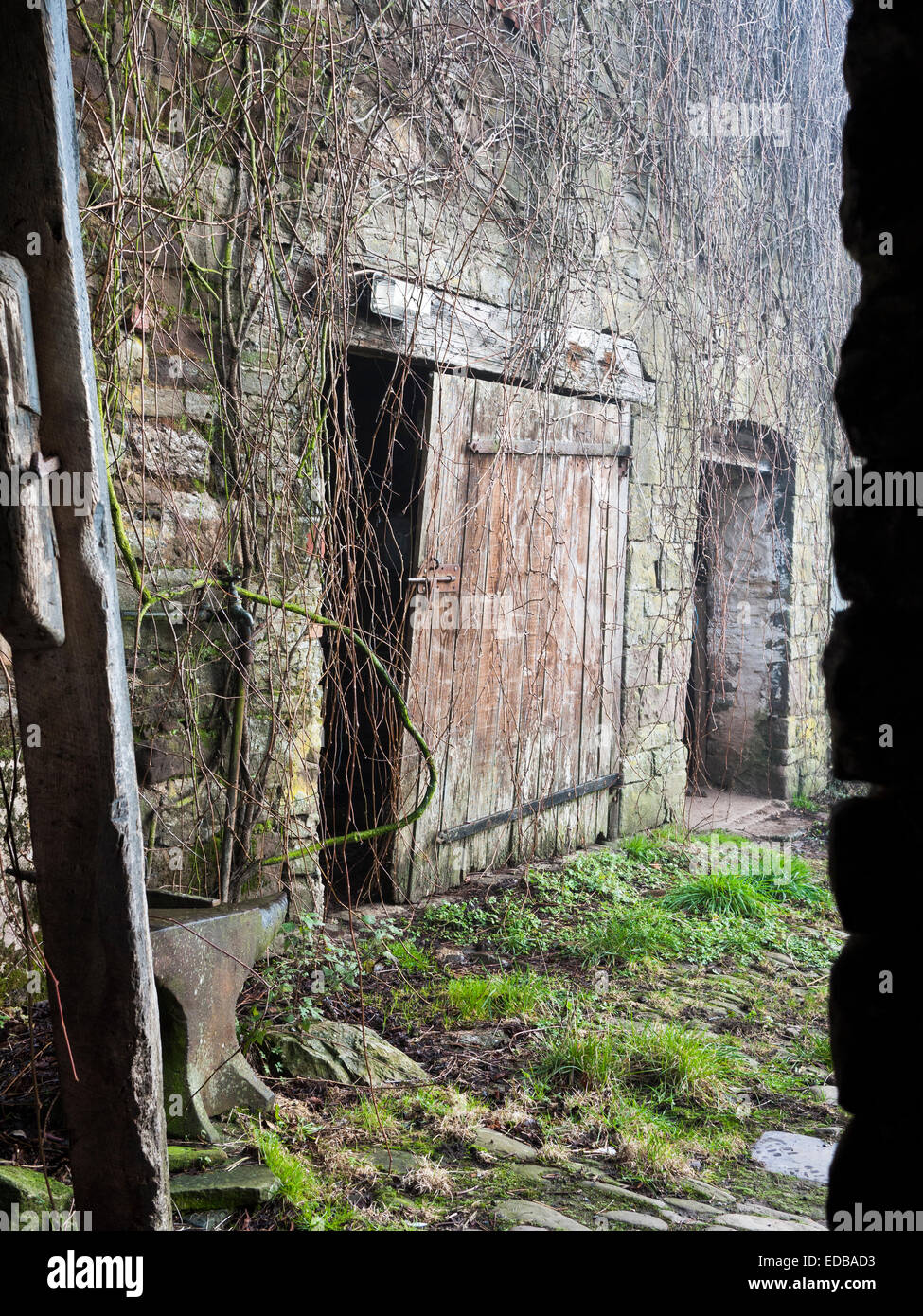 Old farm stone wall hi-res stock photography and images - Alamy