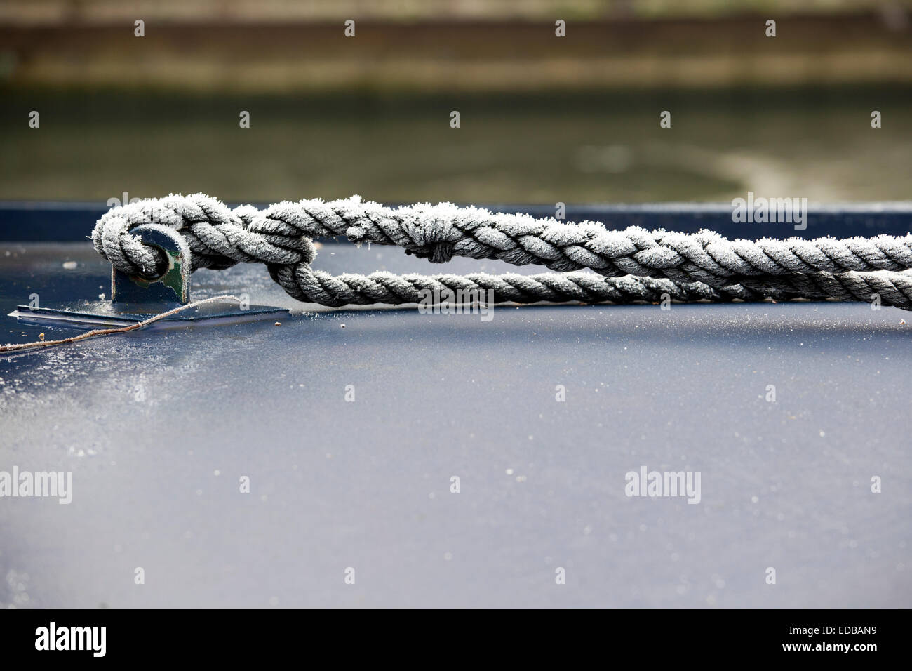 centre rope of a narrowboat Stock Photo - Alamy