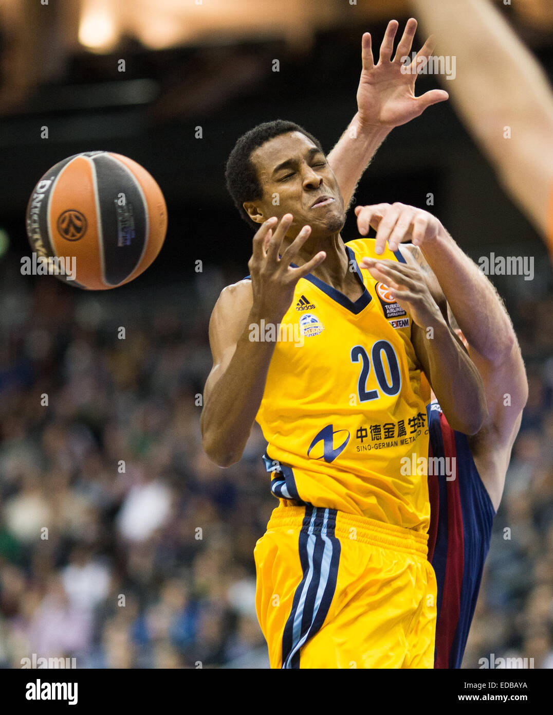 Berlin's Alex Renfroe (L) and Barcelona's Justin Doellmann (R) fight ...