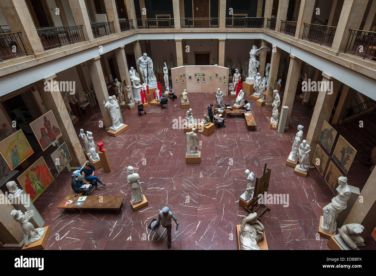 Sculpture class hi-res stock photography and images - Alamy