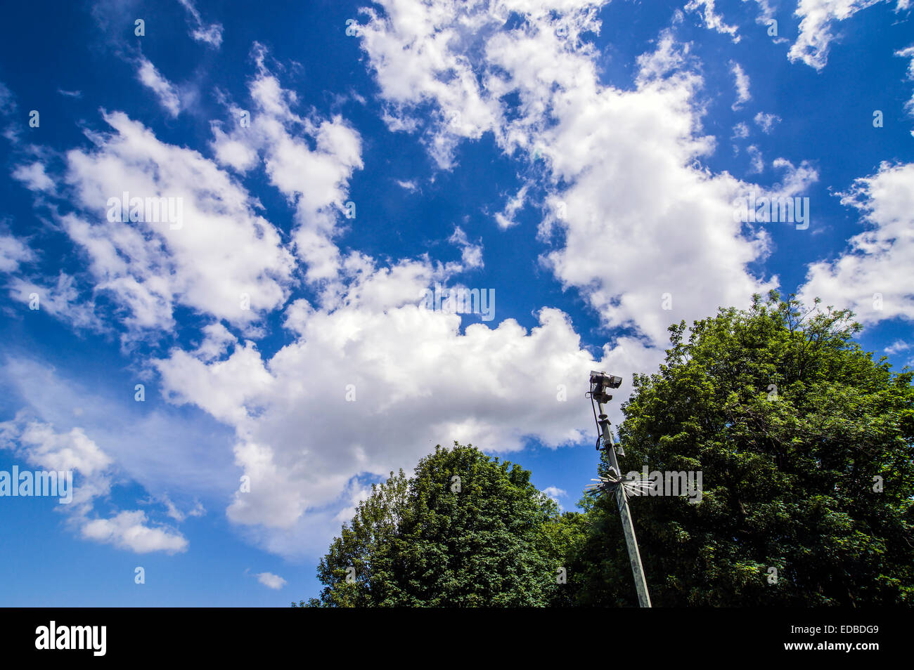 Blue sky clouds on tv hi-res stock photography and images - Alamy