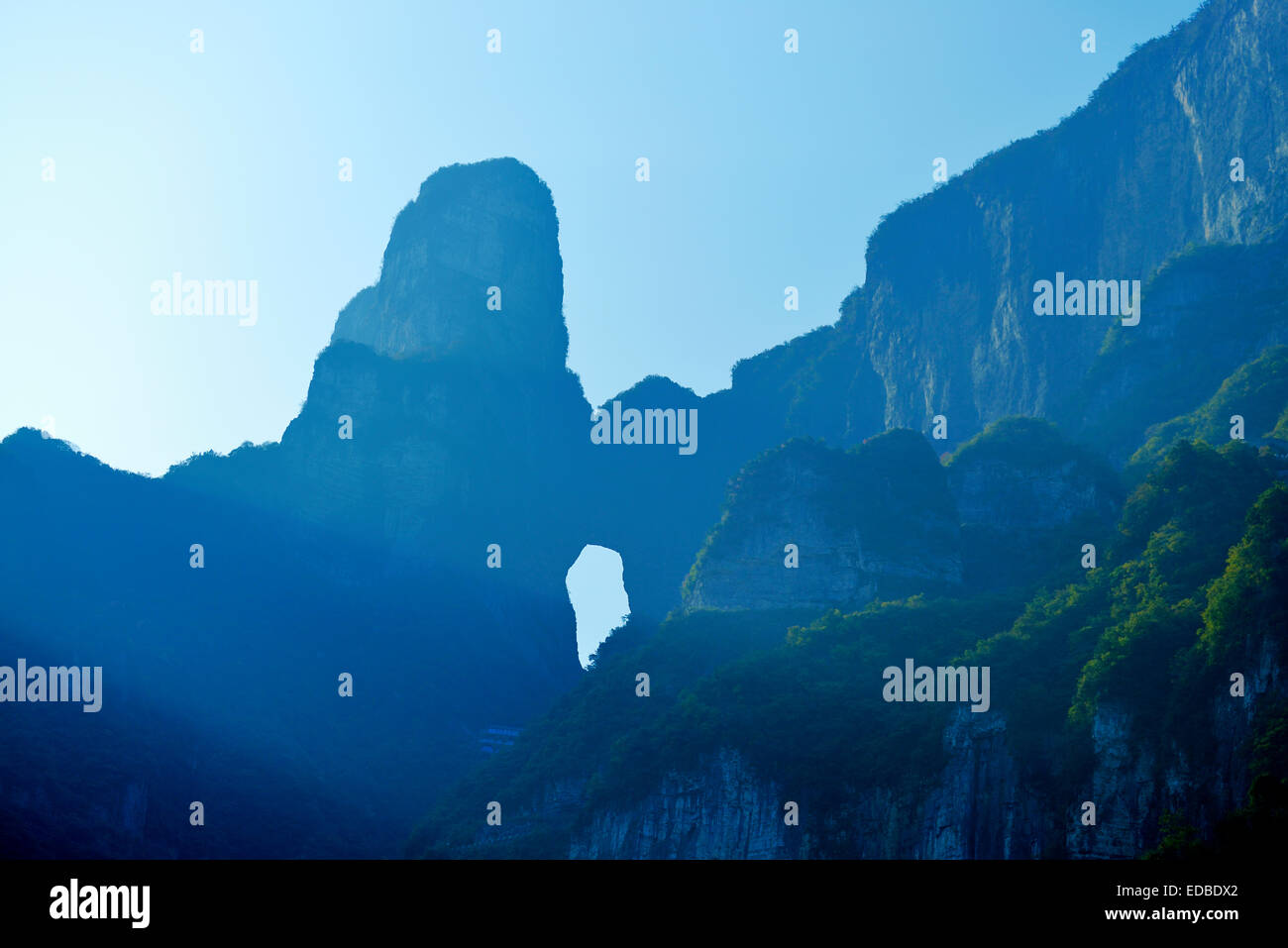 Heaven's Gate, Tianmen Cave, the world's largest natural water eroded ...