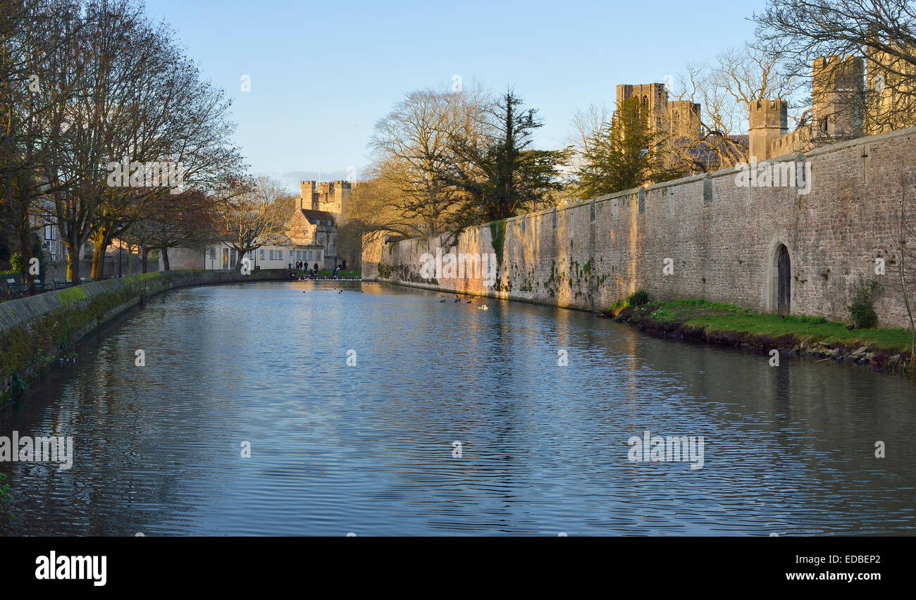 Bishops Palace Wall Moat Wells High Resolution Stock Photography and ...