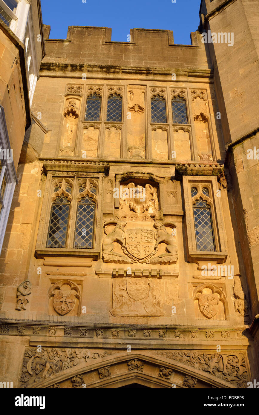 Archway with coat of arms hi-res stock photography and images - Alamy