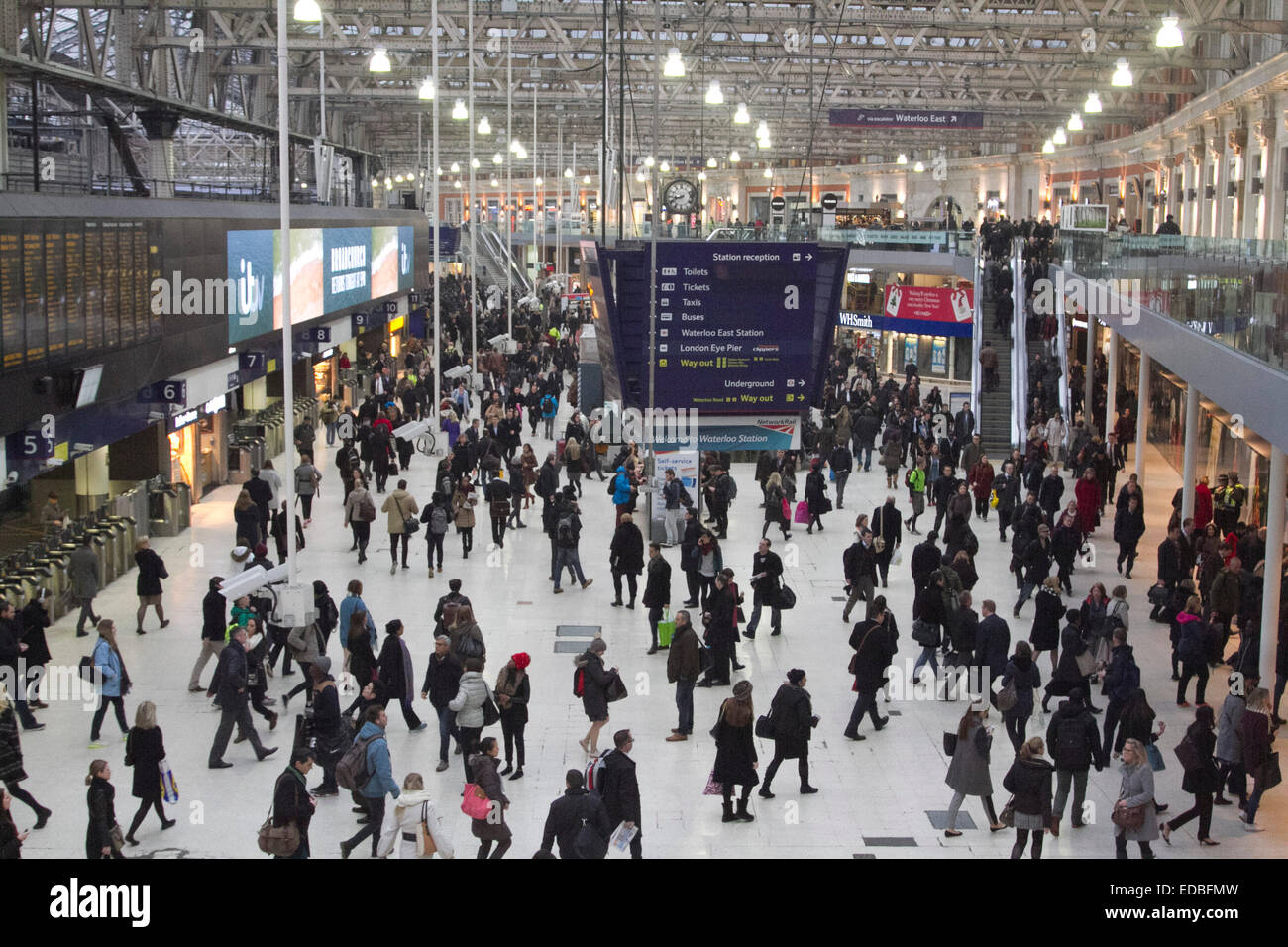 Packed trains hi-res stock photography and images - Alamy