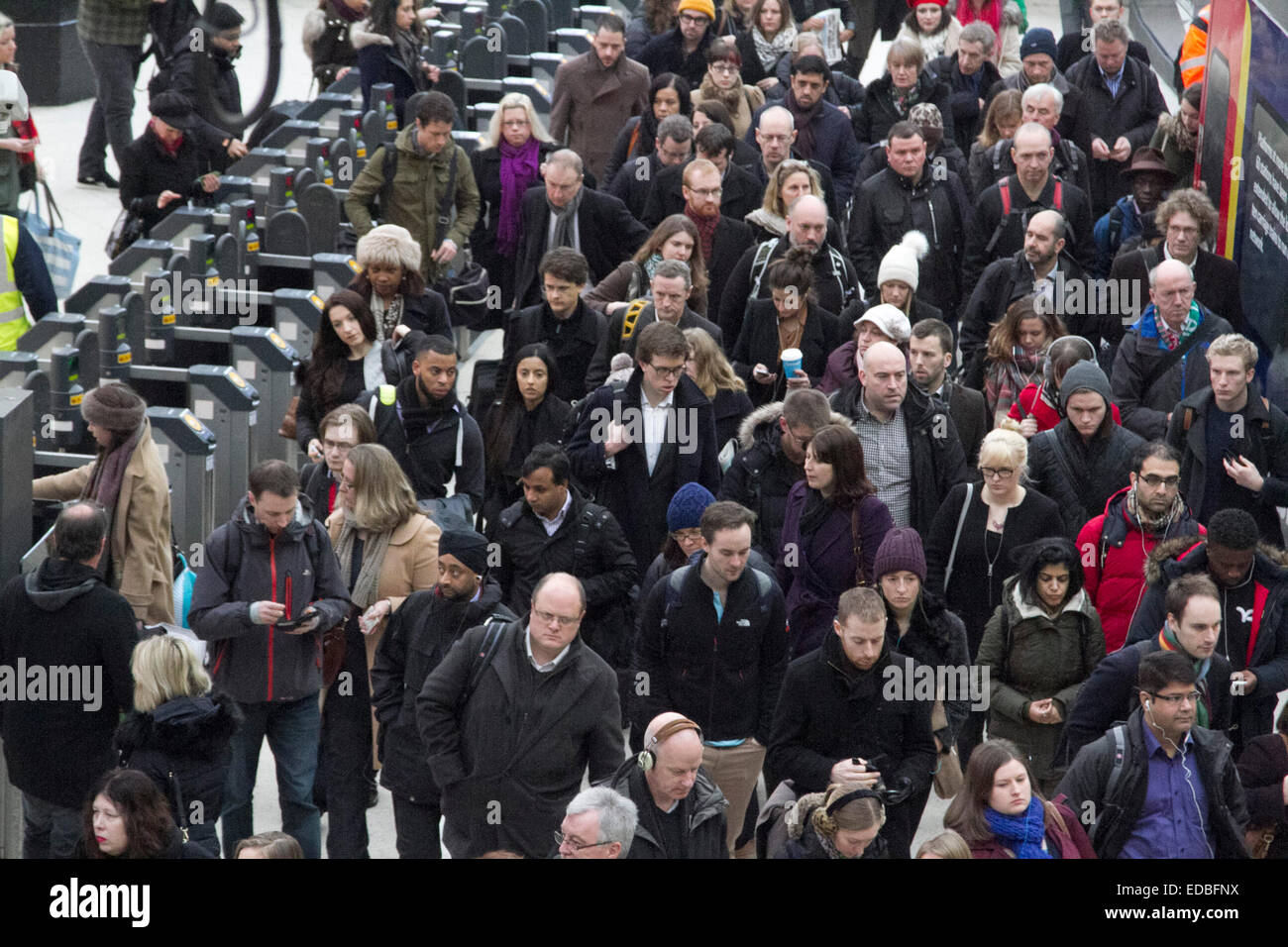 Packed trains hi-res stock photography and images - Alamy