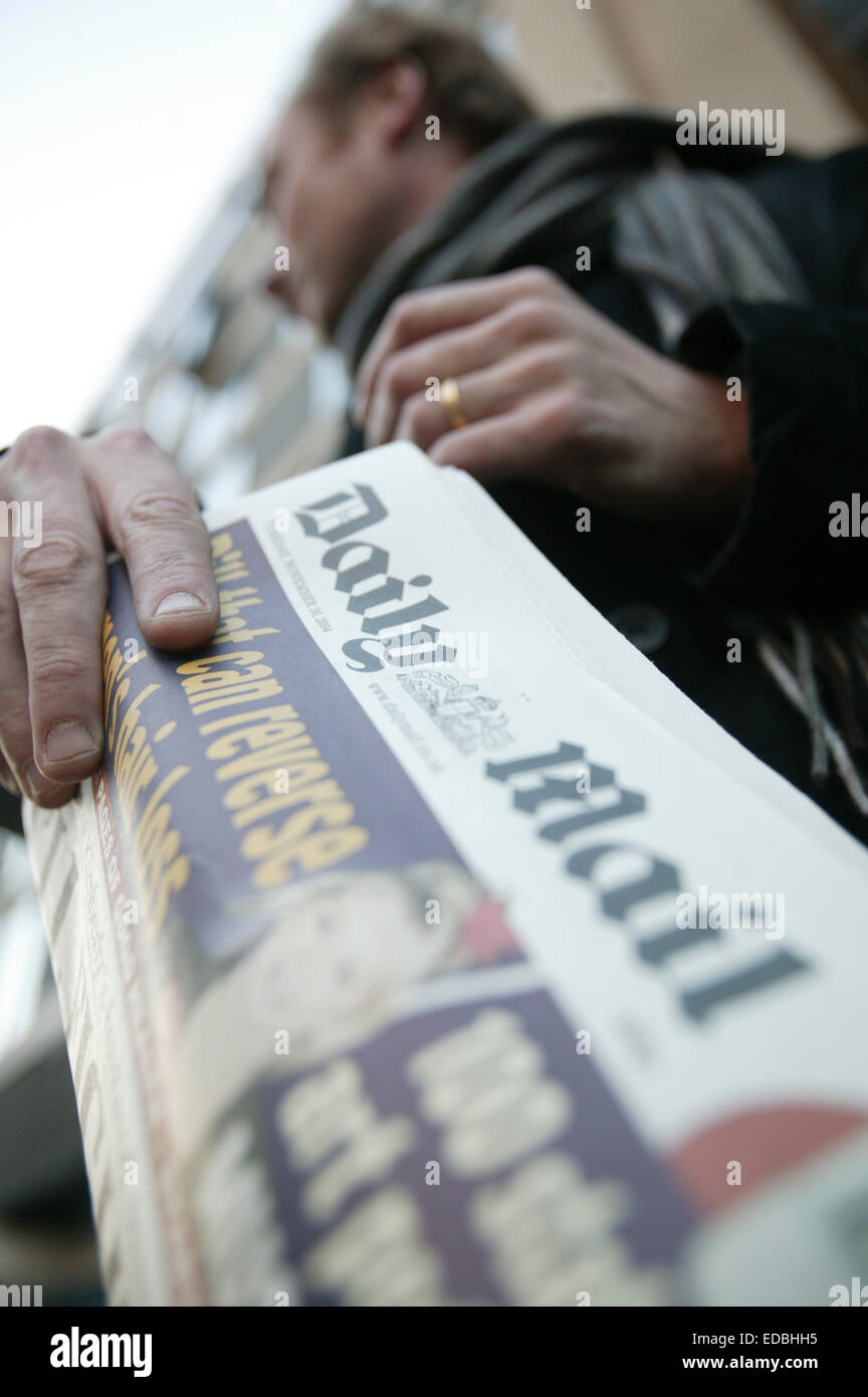 Picture shows: Person reading a Daily Mail newspaper Stock Photo - Alamy