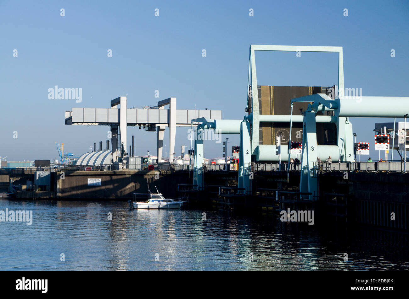 Entering cardiff bay lock hi-res stock photography and images - Alamy