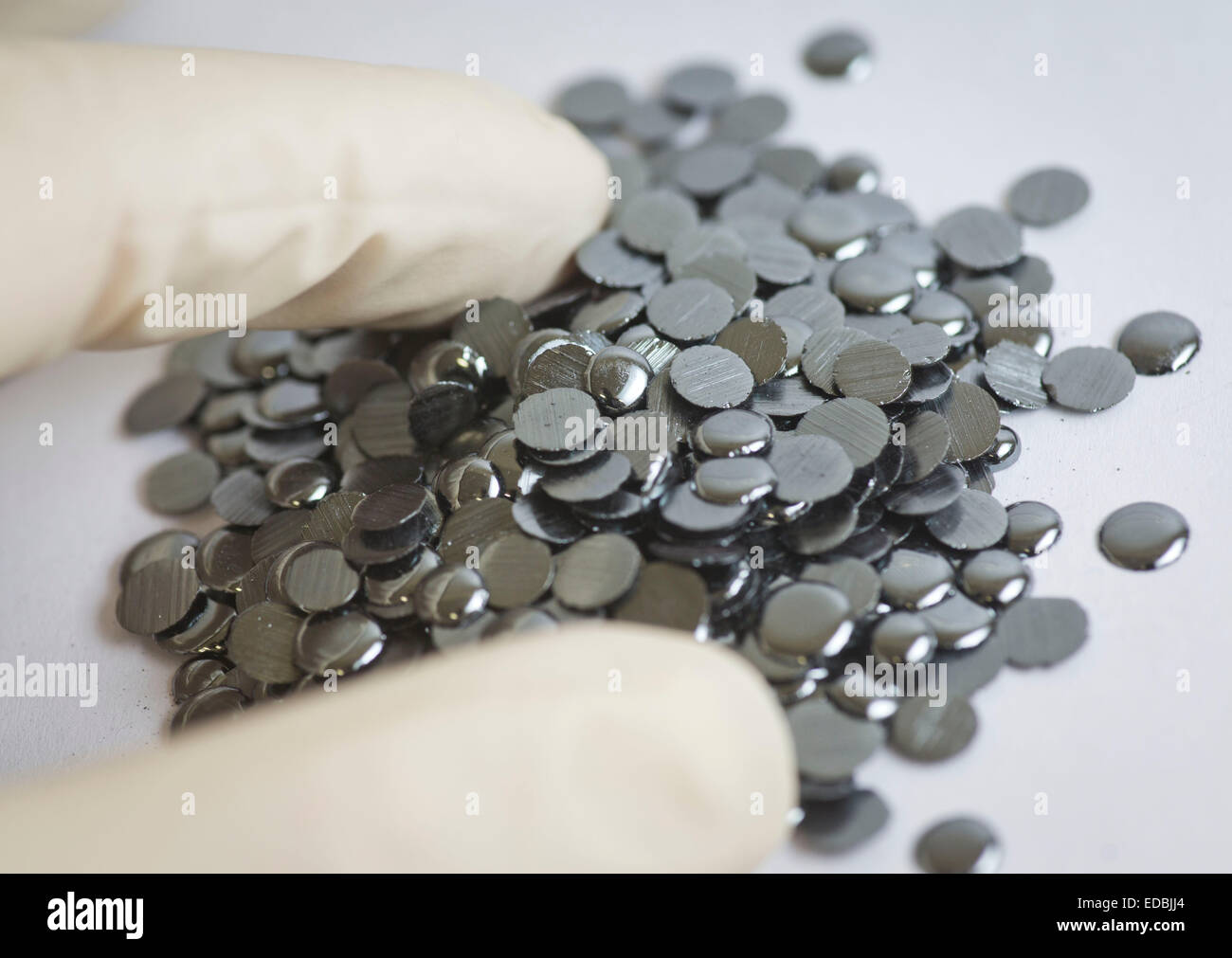 Selenium pellets hi-res stock photography and images - Alamy
