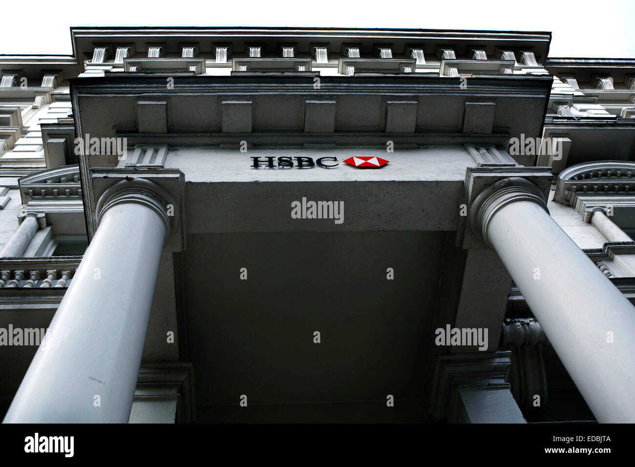 Hsbc exterior logo hi-res stock photography and images - Alamy