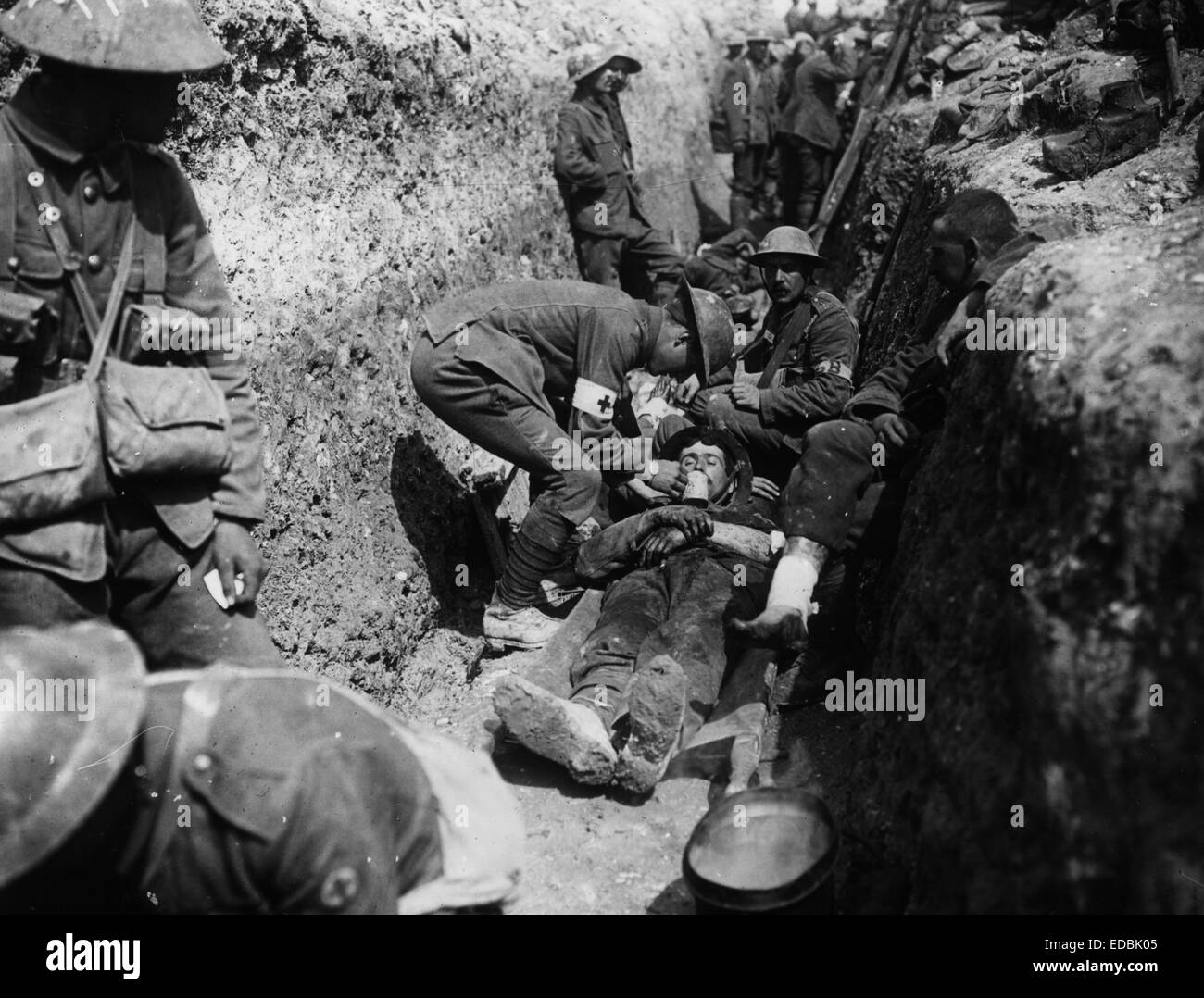 Soldiers wounded in battle hi-res stock photography and images - Alamy