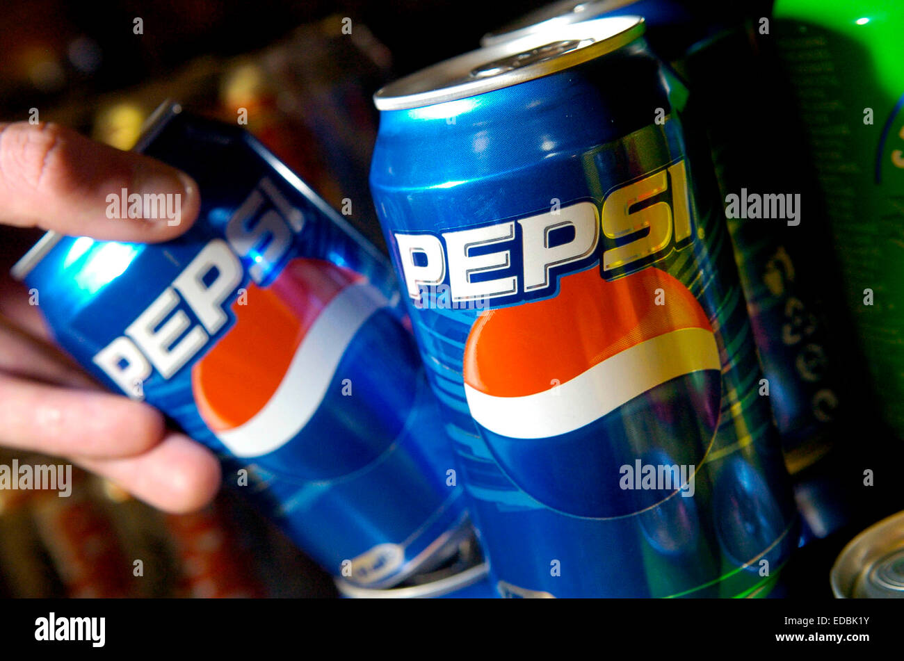 A man picks up a can of Pepsi Stock Photo - Alamy