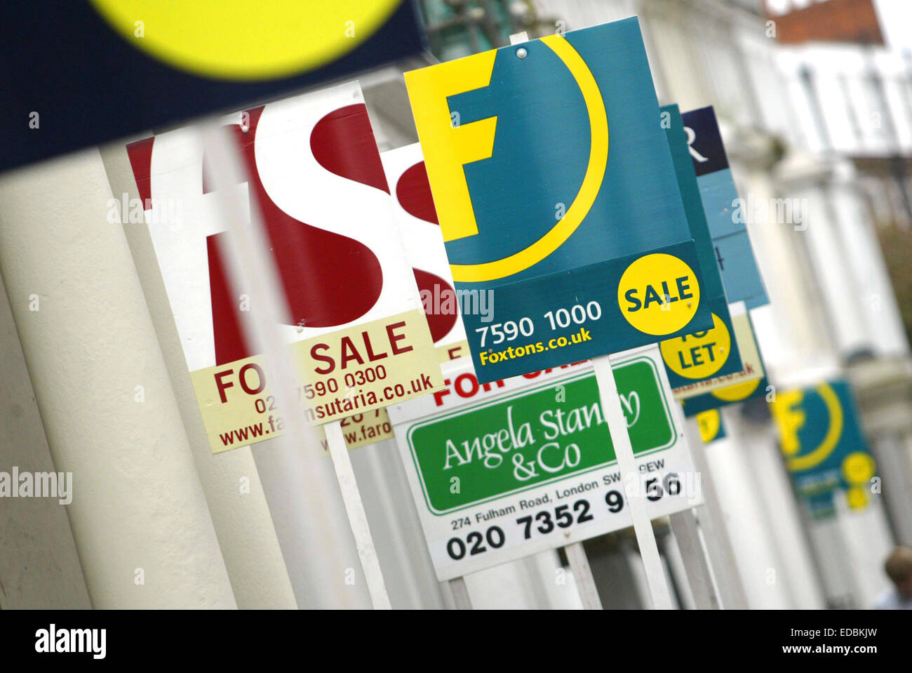 Sale signs house hi-res stock photography and images - Alamy