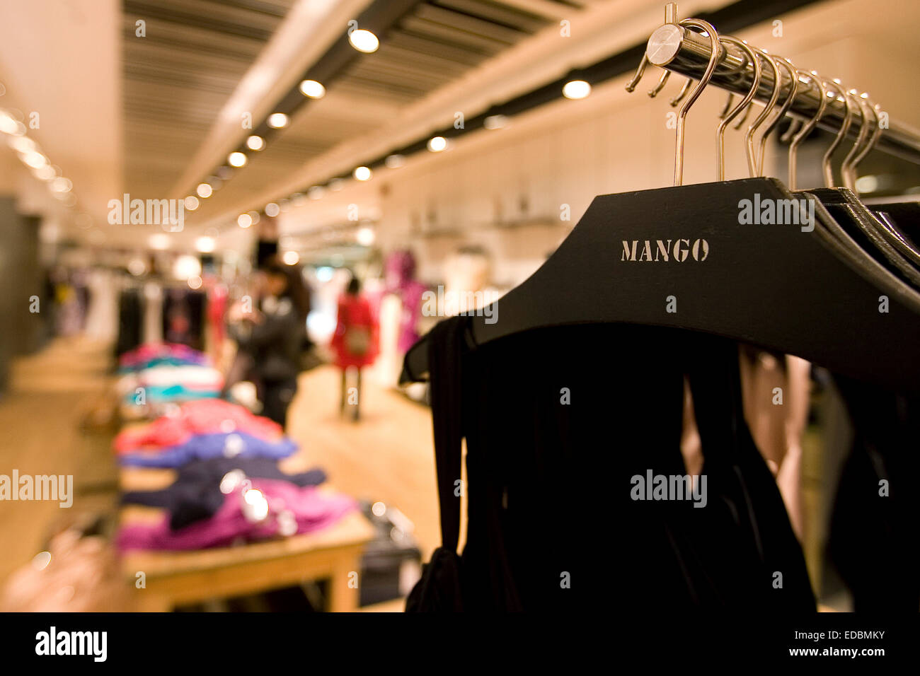 Mango clothing store hi-res stock photography and images - Alamy