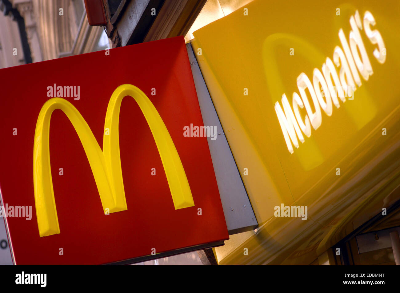 Mcdonald's restaurant exterior hi-res stock photography and images - Alamy