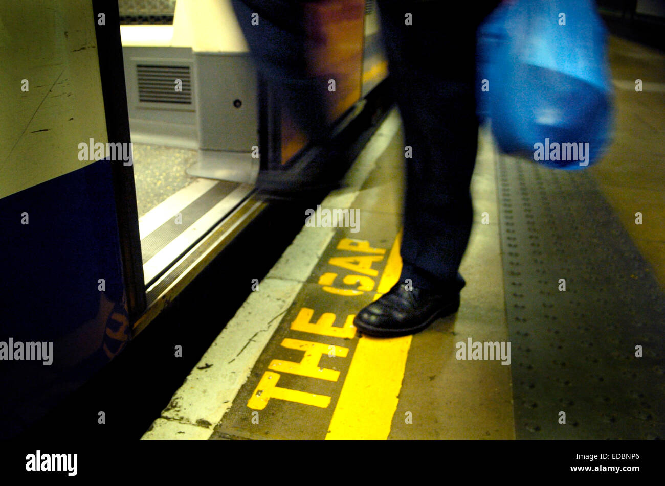 Sign on train platform hi-res stock photography and images - Alamy