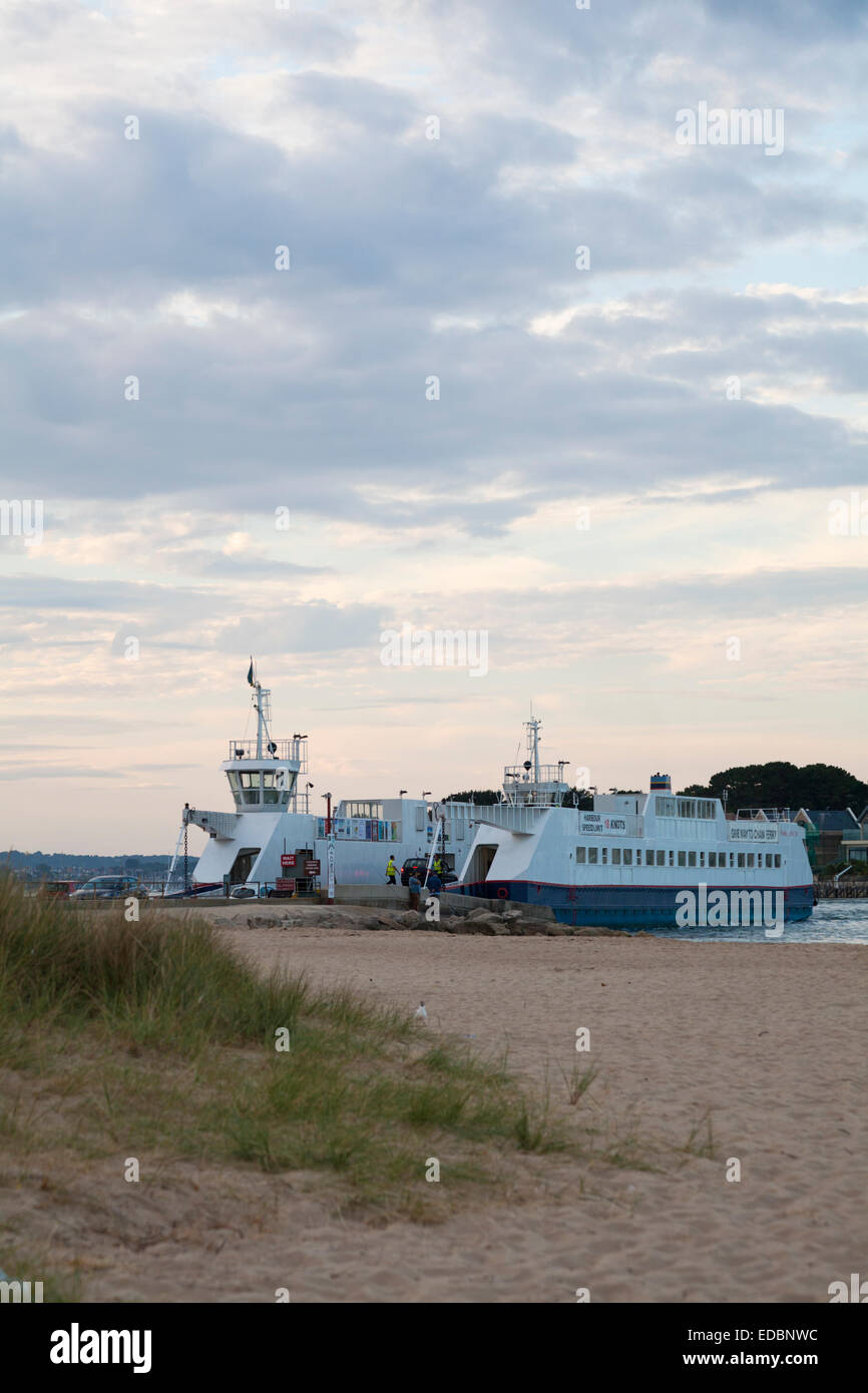 Bramble Bush Ferry - Sandbanks to Studland chain ferry - loading and ...