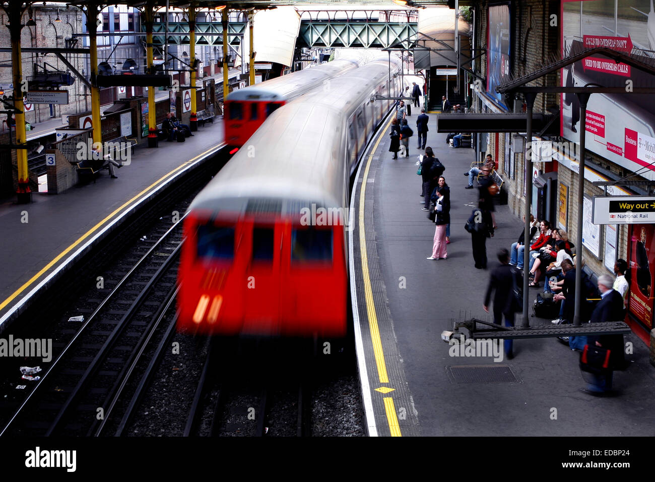 Farringdon underground station hi-res stock photography and images - Alamy